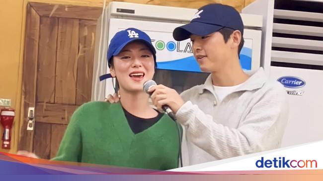 Momen Reuni Pemain Vincenzo, Song Joong Ki Rangkul Bahu Jeon Yeo Bin