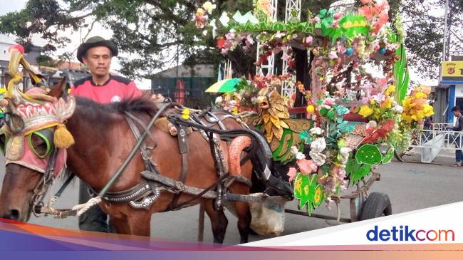 Nestapa Kusir Kuda Kuningan di Taman Kota