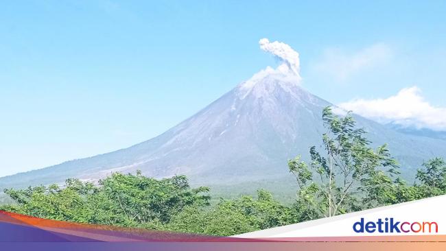 Pos Pantau Catat Gunung Semeru Erupsi Tiga Kali Dalam 8 Jam