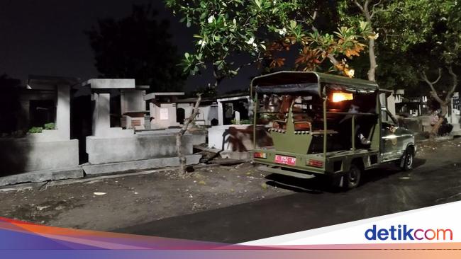 Satpol PP Surabaya Lebih Sering Ciduk Waria saat Razia Makam Kembang Kuning