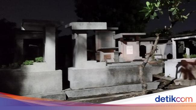 Prostitusi Makam Kembang Kuning Surabaya Masih Menggeliat!