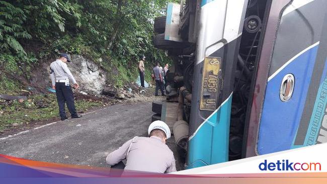 Bus Unri Kecelakaan Beruntun di Sumbar Akan ke PT Semen Padang