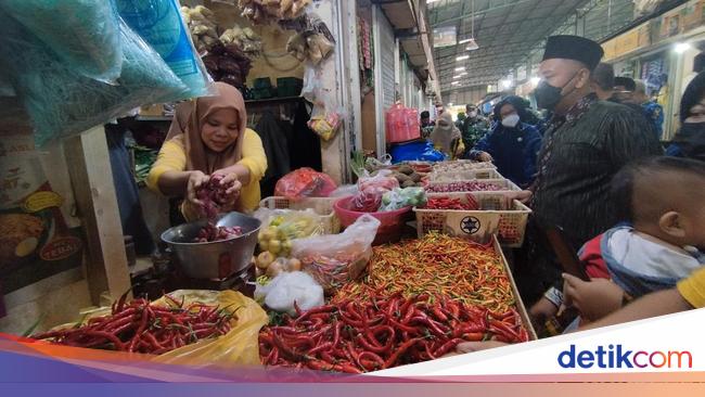Harga Komoditas di Pasar Gresik Naik Jelang Nataru, Distribusi Migor Telat