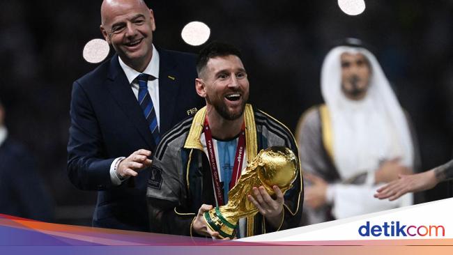 Messi Pakai Jubah Arab Saat Terima Trofi Piala Dunia 2022, Jadi Perdebatan