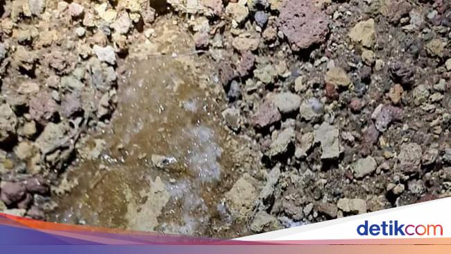 Penjelasan BMKG soal Bongkahan Es di Gunung Rinjani