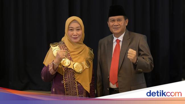 Sri Indarti Dilantik Jadi Rektor Perempuan Pertama Universitas Riau