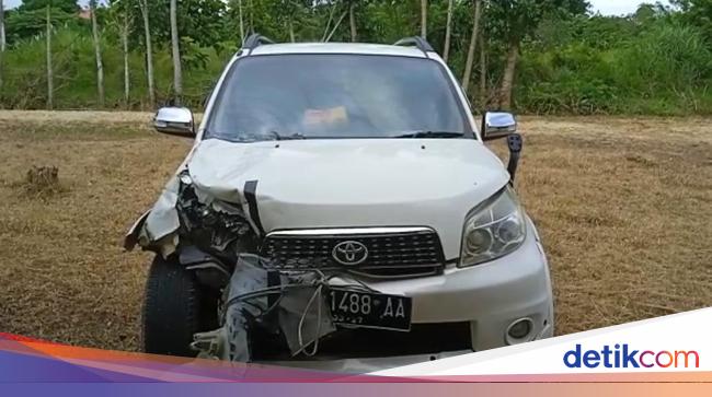 Penampakan Mobil Karyawan Bank di Konsel Tabrak 3 Pelajar hingga Tewas