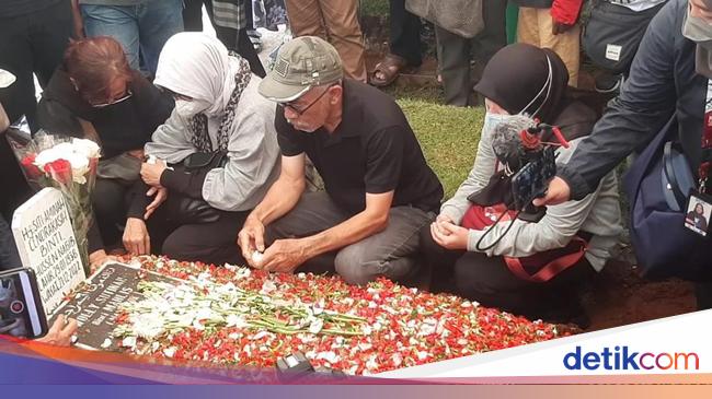 Aminah Cendrakasih Meninggal, Dimakamkan Satu Liang dengan Mak Wok