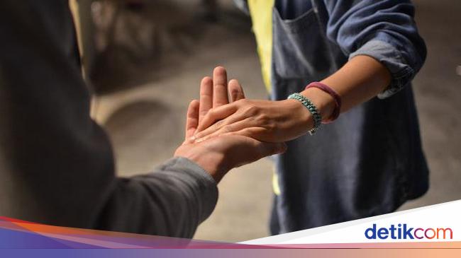 23 Contoh Dialog Offering Help dan Artinya