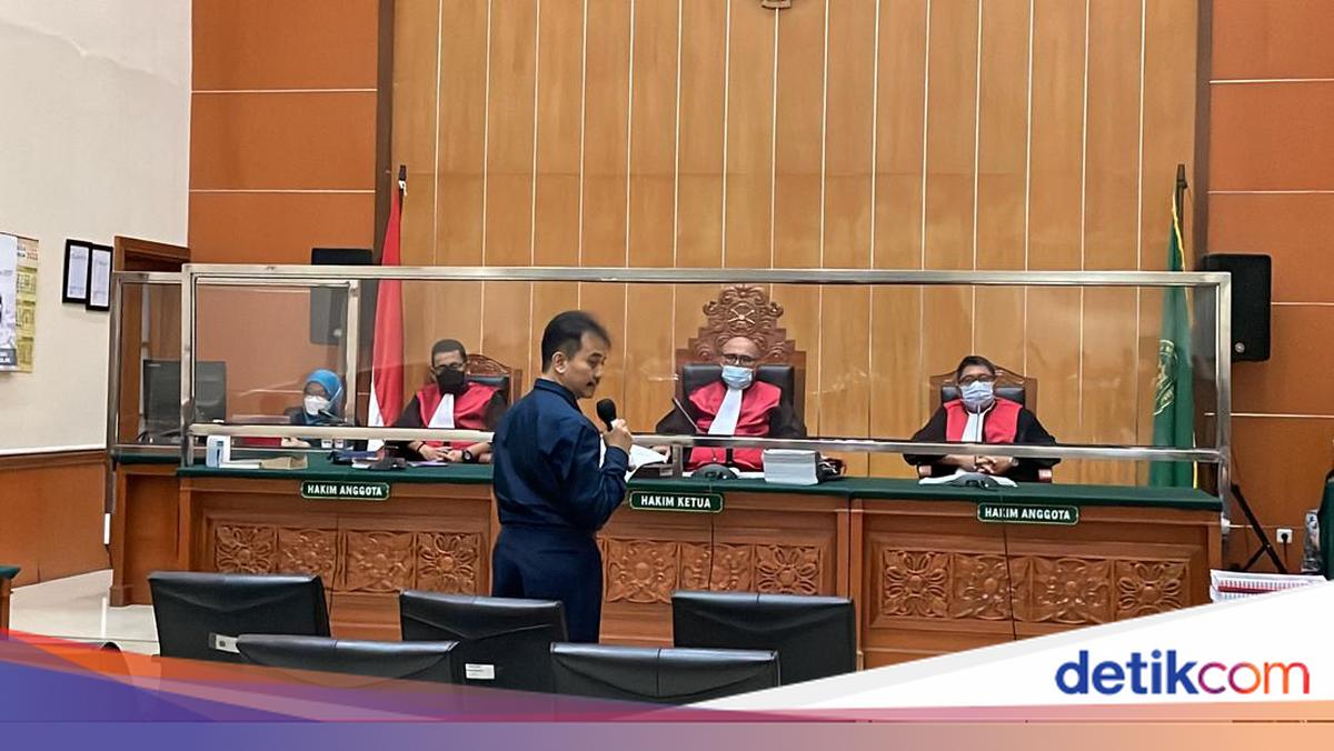 Kasus Meme Stupa Borobudur, Roy Suryo Diganjar 9 Bulan Bui