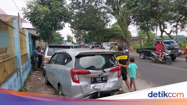 4 Mobil dan 1 Truk Tabrakan Beruntun di Jalan Cianjur-Sukabumi