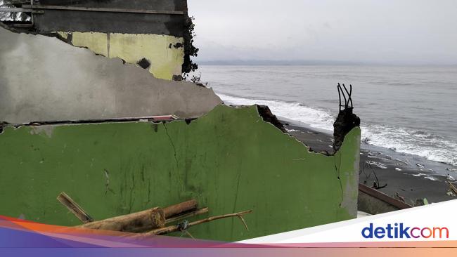Puluhan Rumah Rusak Diterjang Gelombang di Mataram, Warga Minta Pindah