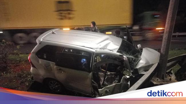 Sekeluarga Asal Lampung Kecelakaan di Tol Cipali