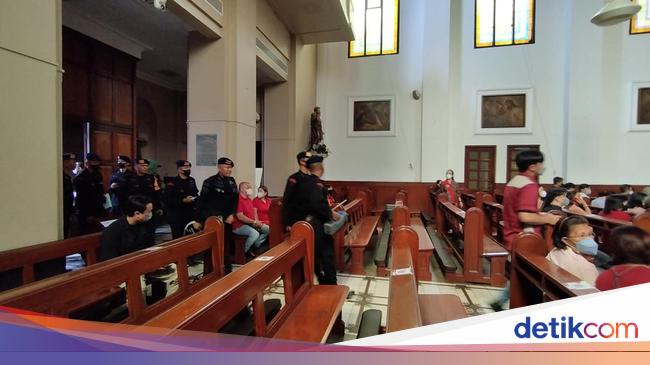 Gereja di Bandung Disterilisasi Jelang Misa Natal