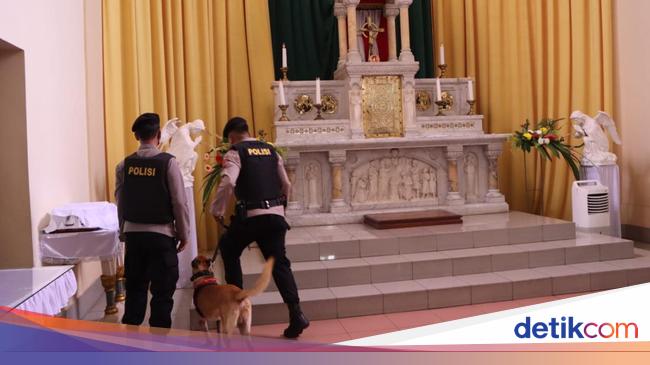 Suasana Jelang Misa Natal di Ungaran Semarang, Polisi Sisir Gereja