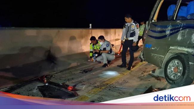 Pecah Ban, 2 Minibus Tabrakan di Ruas Tol Pekanbaru-Bangkinang