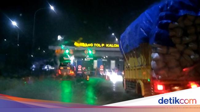 Hati-hati, Jalan Tol dan Pantura Pekalongan Diguyur Hujan Malam Ini Hati-hati, Jalan Tol dan Pantura Pekalongan Diguyur Hujan Malam Ini