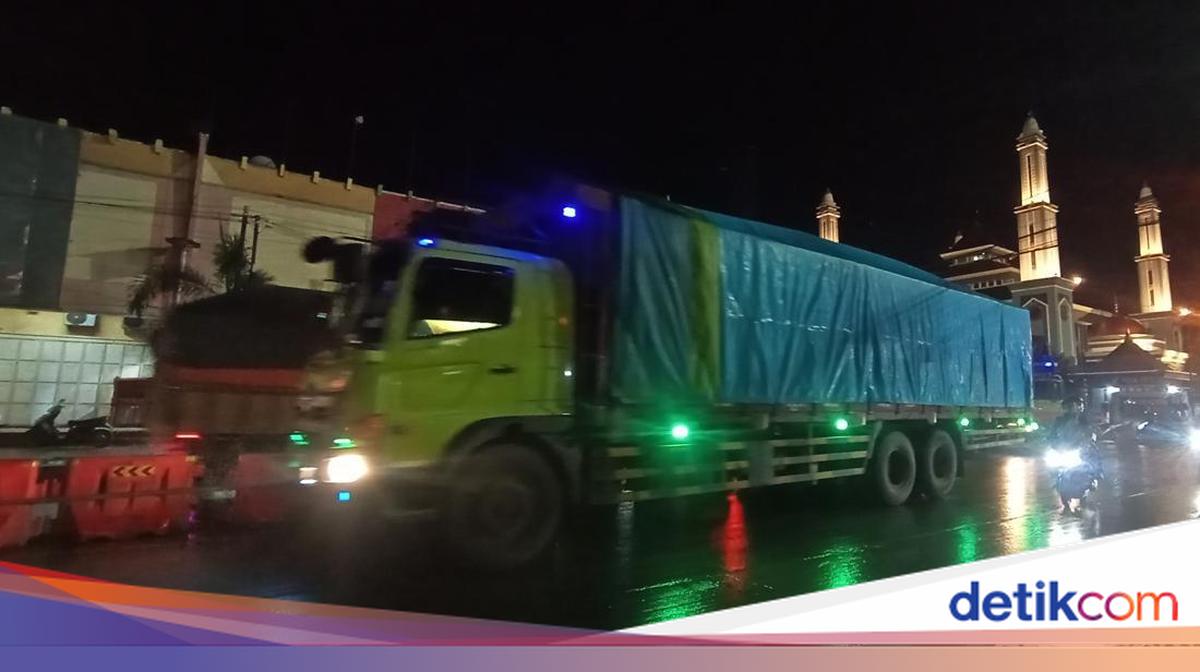 Ada Perbaikan Jembatan Juwana Pati, Kendaraan di Pantura Antre 4 Km