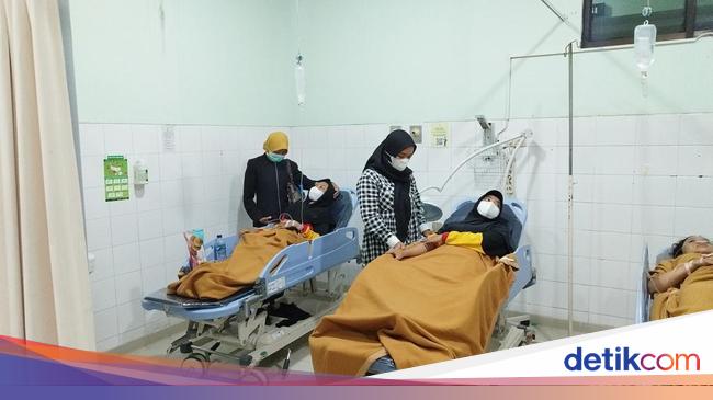 Kesaksian Siswi MTsN 1 Kediri Tergencet Mobil-Bus di Gresik: Kami Terjepit! Kesaksian Siswi MTsN 1 Kediri Tergencet Mobil-Bus di Gresik: Kami Terjepit!