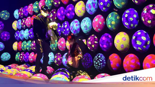Warna-warni Cahaya di Museum Massless Immersive Beijing