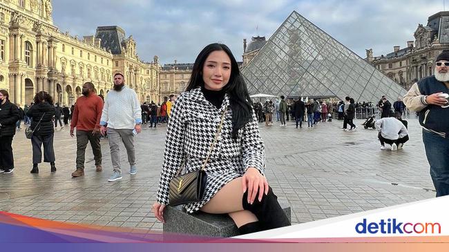 Manda Cello Liburan ke Paris, Senang Bisa Wujudkan Impian dari SMP