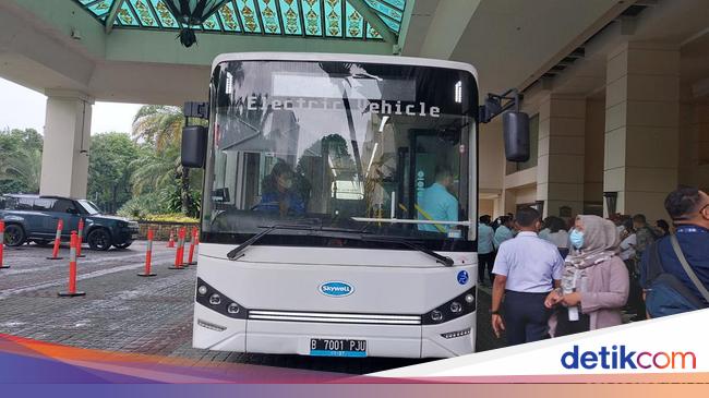 TransJakarta-Perum PPD Kerja Sama Pengadaan 26 Bus Listrik