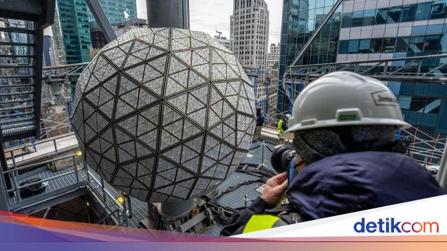 Wow.. Bola Kristal Raksasa Siap Hiasi Malam Tahun Baru di New York