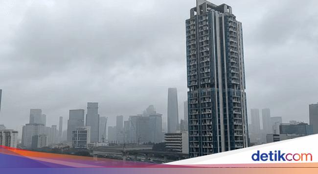 Potret Langit Jakarta 28 Desember Siang Saat Ada Prediksi Cuaca Ekstrem