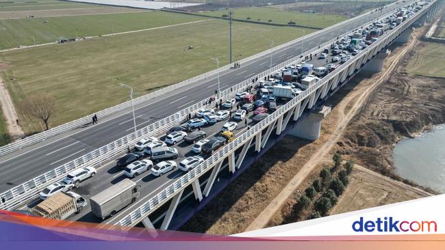 Kabut Misterius Picu Tabrakan Beruntun Ratusan Mobil di China Kabut Misterius Picu Tabrakan Beruntun Ratusan Mobil di China