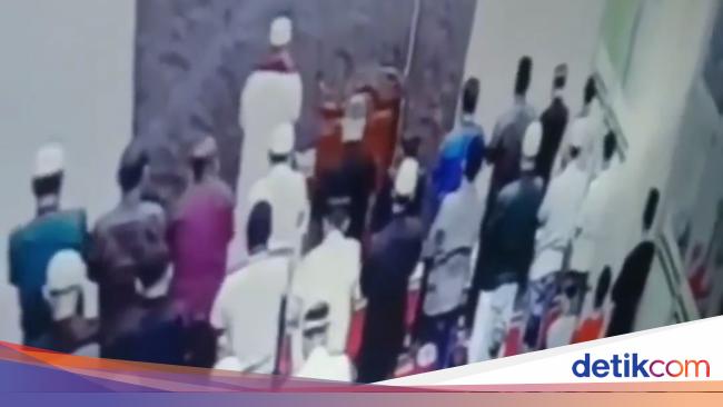 Detik-detik Kakek di Jaktim Meninggal Saat Salat Magrib Berjemaah Detik-detik Kakek di Jaktim Meninggal Saat Salat Magrib Berjemaah