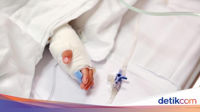 Ortu Cek! Begini Beda Demam gegara COVID-19 Vs DBD pada Anak