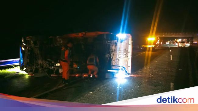 Kecelakaan Beruntun 5 Kendaraan di Tol Sragen, 1 Tewas