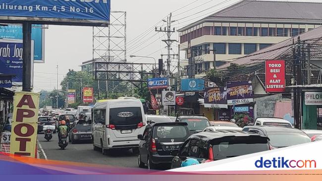 Jalan Kaliurang Simpang MM UGM Macet Lur
