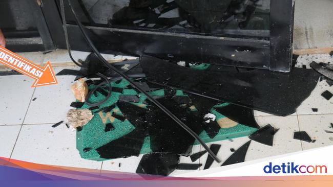 Kantor MUI Lampung Diserang OTK, Kaca Pecah Berserakan Kantor MUI Lampung Diserang OTK, Kaca Pecah Berserakan