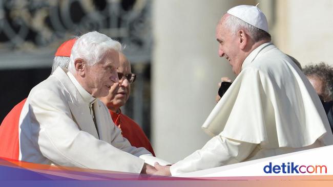 Paus Emeritus Benediktus Dimakamkan 5 Januari, Dipimpin Paus Fransiskus