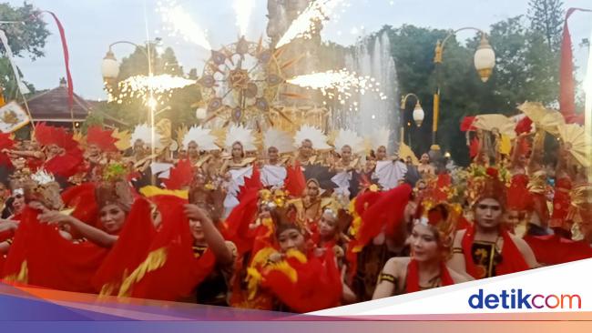 500 Penari Meriahkan Melepas Matahari 2022 di Catur Muka Denpasar