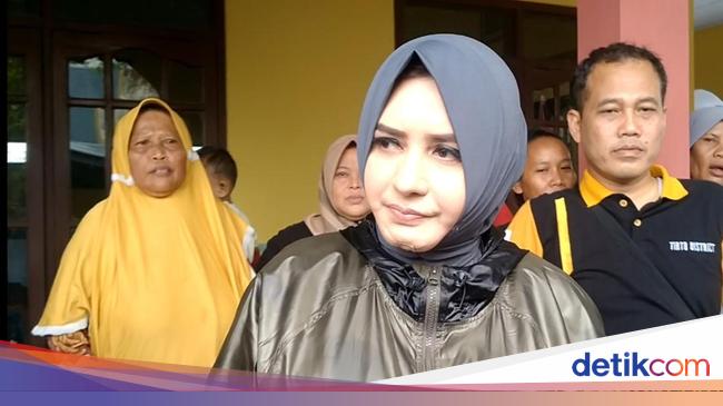 Fadia Arafiq Kembalikan Formulir Penjaringan Pilkada Pekalongan ke 2 Parpol