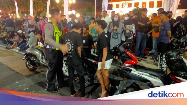 Polisi Sita 3 Motor Berknalpot Brong Saat Perayaan Tahun Baru di Surabaya