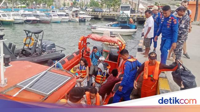 Kapal Wisata Angkut Turis di Labuan Bajo Tenggelam Dihantam Gelombang