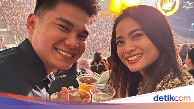 Romantisnya Acha Septriasa Kulineran Bareng Vicky Kharisma