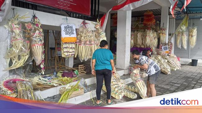 Penjual Hiasan Penjor di Karangasem Raup Cuan Jelang Galungan