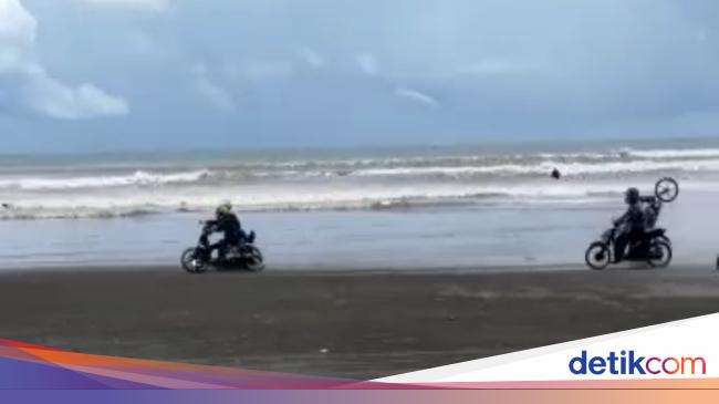 Video: Kecelakaan Horor Balapan Liar di Ujunggenteng Sukabumi Video: Kecelakaan Horor Balapan Liar di Ujunggenteng Sukabumi