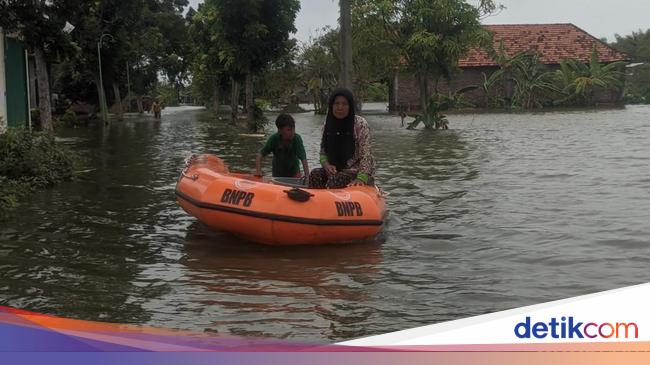 Banjir Masih Rendam 10 Desa di Sayung Demak, Ketinggian hingga 30 Cm