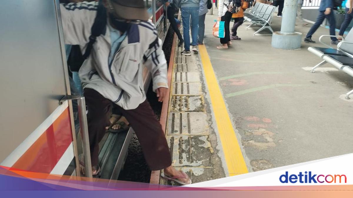 Celah Peron Sejumlah Stasiun KRL Terlalu Lebar, Para Anker Pun Mengeluh
