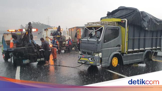 7 Kendaraan Terlibat Laka Karambol di Tol Ungaran-Semarang 7 Kendaraan Terlibat Laka Karambol di Tol Ungaran-Semarang