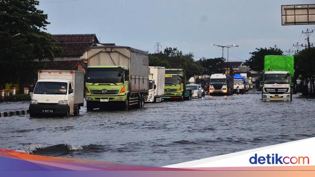 Terendam Banjir, Jalur Pantura Kudus-Semarang Macet Panjang