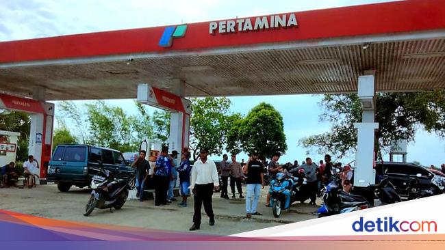 Heboh Kendaraan Mogok Massal Usai Isi BBM di SPBU Karawang