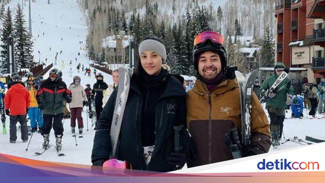 8 Foto Anya Geraldine Liburan ke Colorado, Berendam & Main Ski Bareng Pacar
