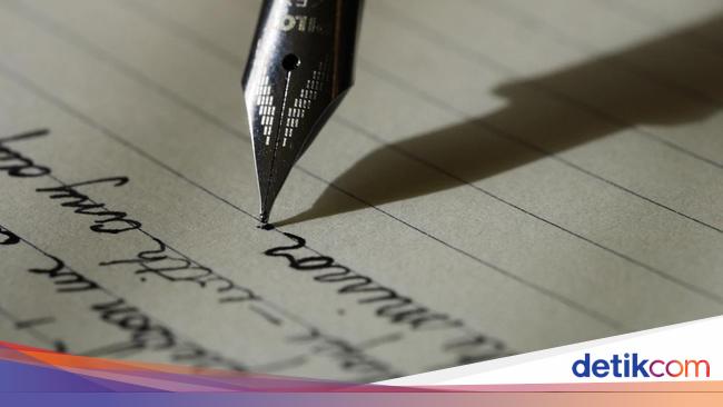 30 Contoh Puisi Rakyat Lengkap: Pantun, Gurindam hingga Syair