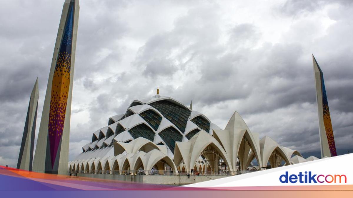 Tentang Masjid Al Jabbar: Lokasi, Sejarah, dan Aturan Berkunjung